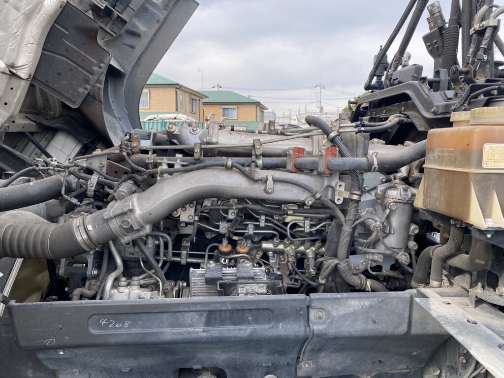 神奈川の中古トラック・重機の販売と買い取り・レンタカー